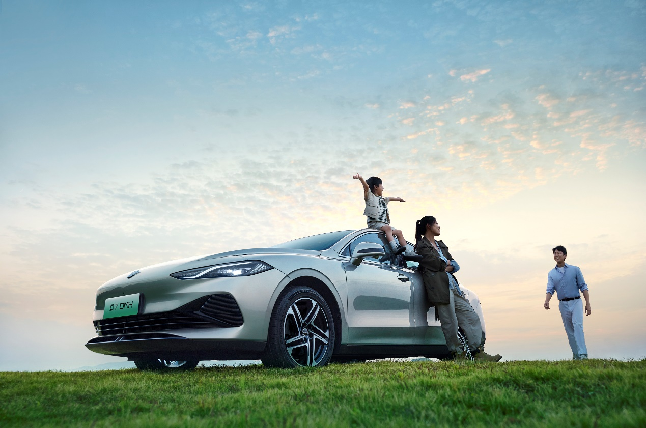 荣威D7步入10万级市场，1704km真实续航构建“技术护城河”