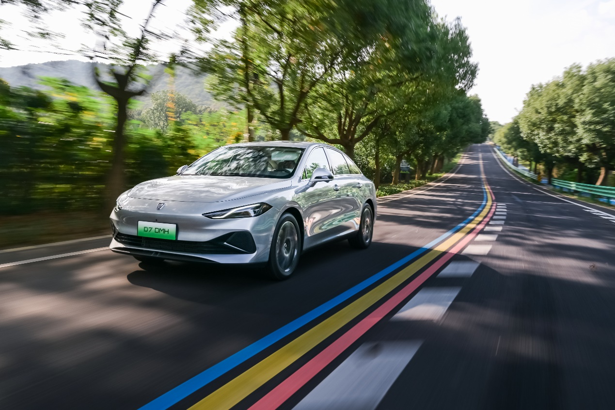 荣威D7步入10万级市场，1704km真实续航构建“技术护城河”