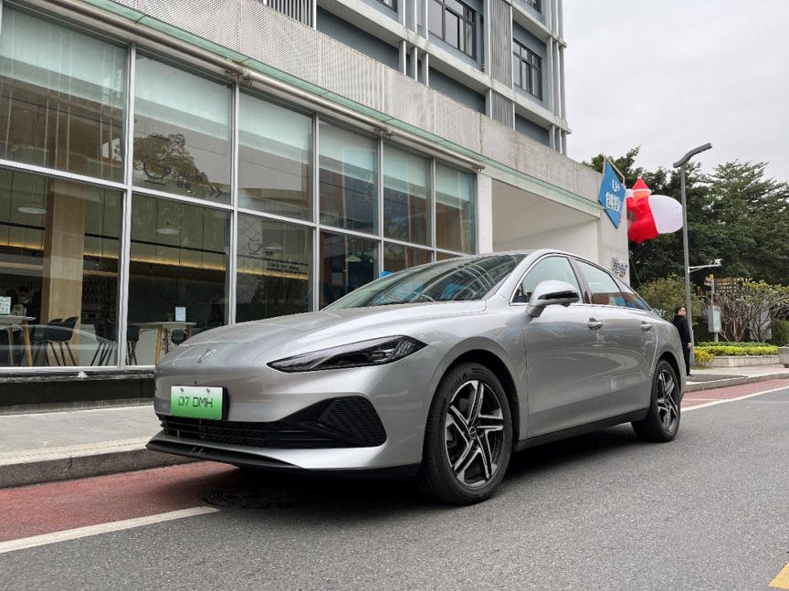 长达两个多月的高强度使用后，我们发现了荣威D7 DMH能成为超级爆款的原因