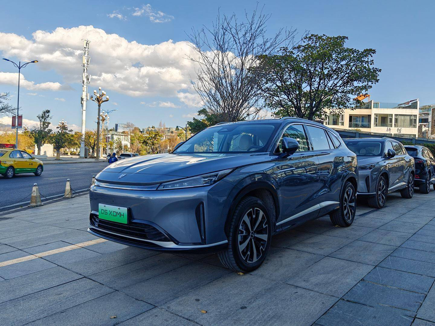 家庭出行新选择？ 动态体验荣威 D5X DMH