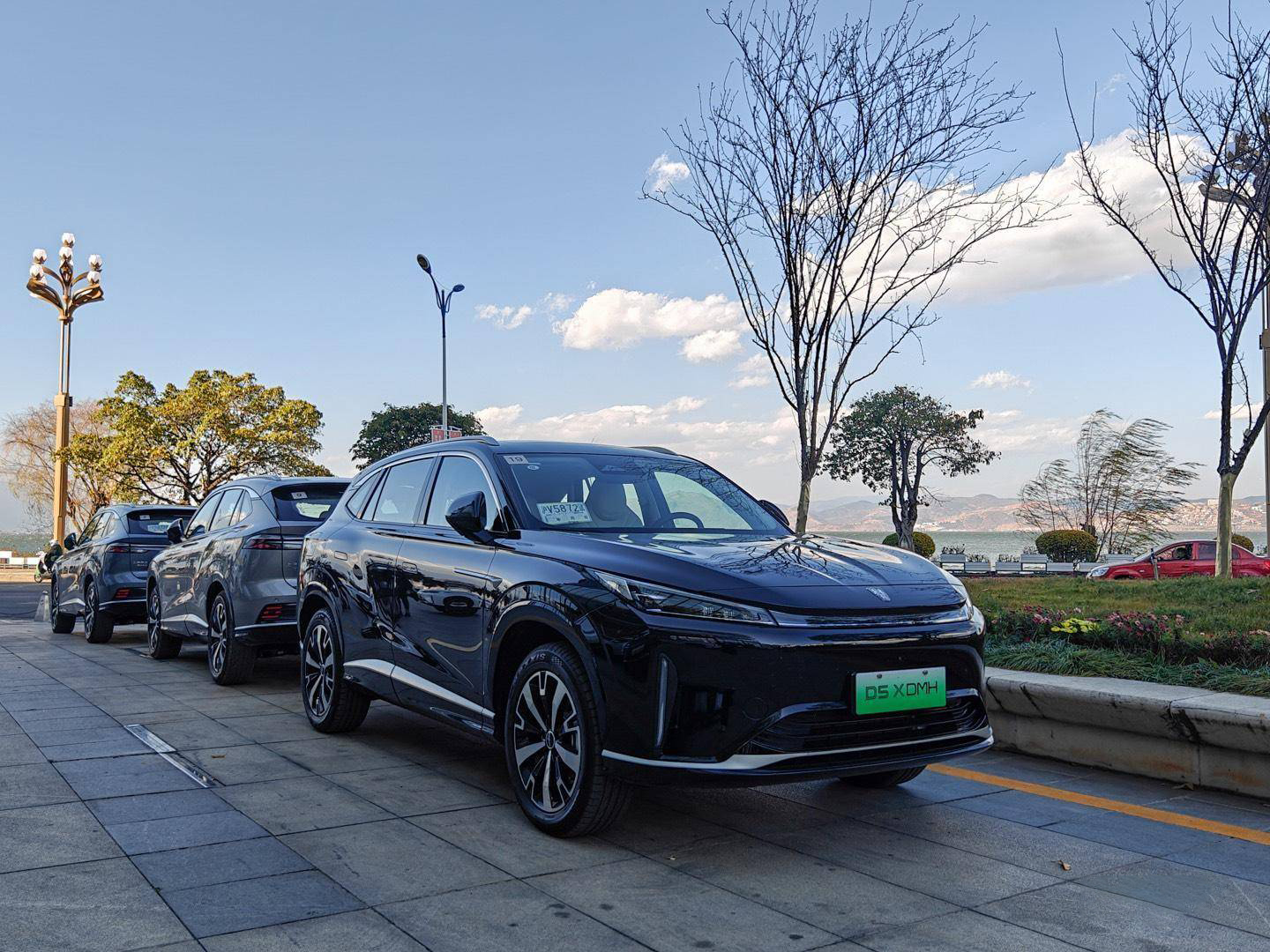 家庭出行新选择？ 动态体验荣威 D5X DMH