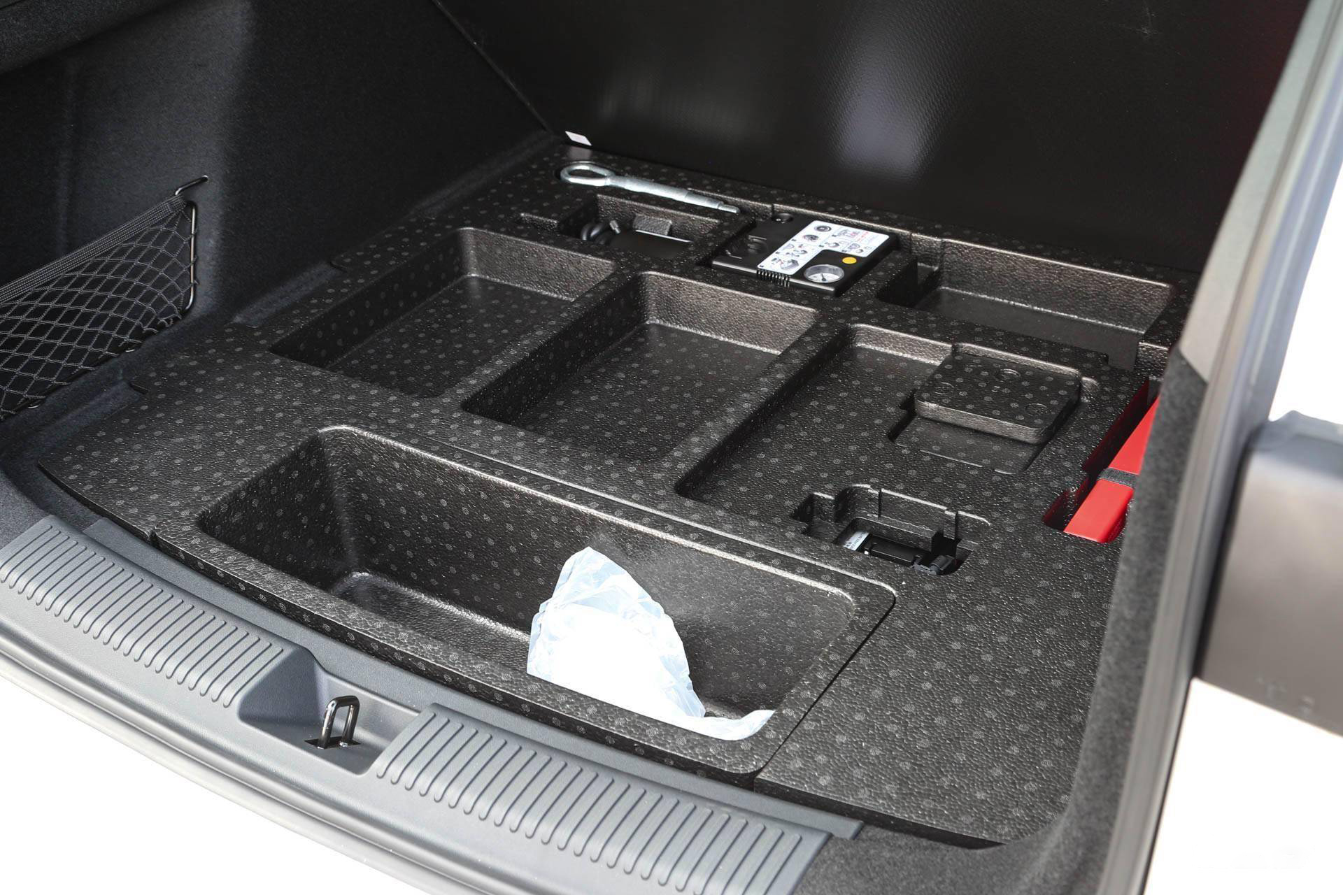 家庭出行新选择？ 动态体验荣威 D5X DMH