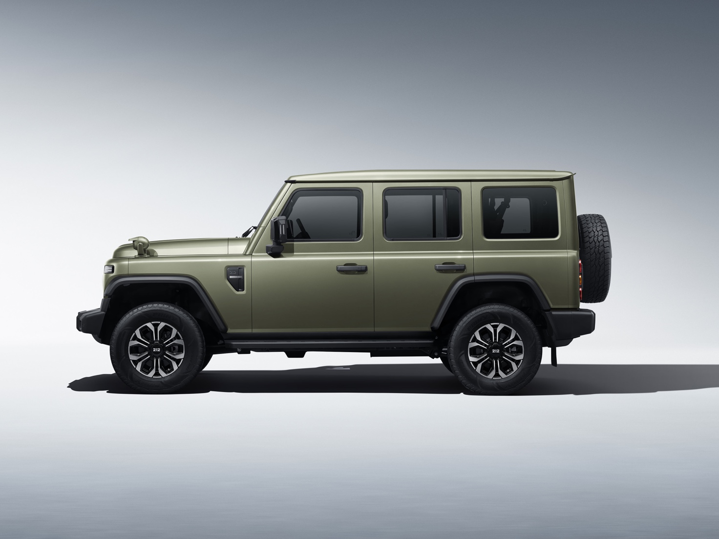 以经典致敬经典，212越野车品牌焕新出发