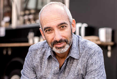 王梓辉:iPhone诞生十年了，它改变了我们“触摸”世界的方式 - 中读