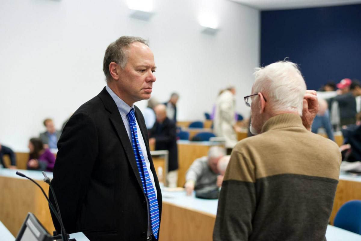 《现代性及其不满》：现代性与反现代性的对话