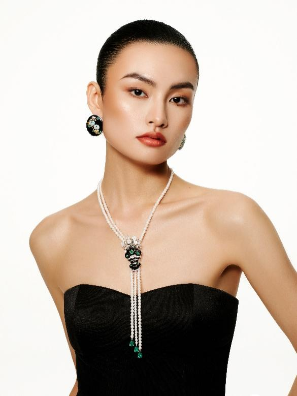 Gemfields携手MidnightOperaHouse呈献“花时画境”祖母绿高珠作品